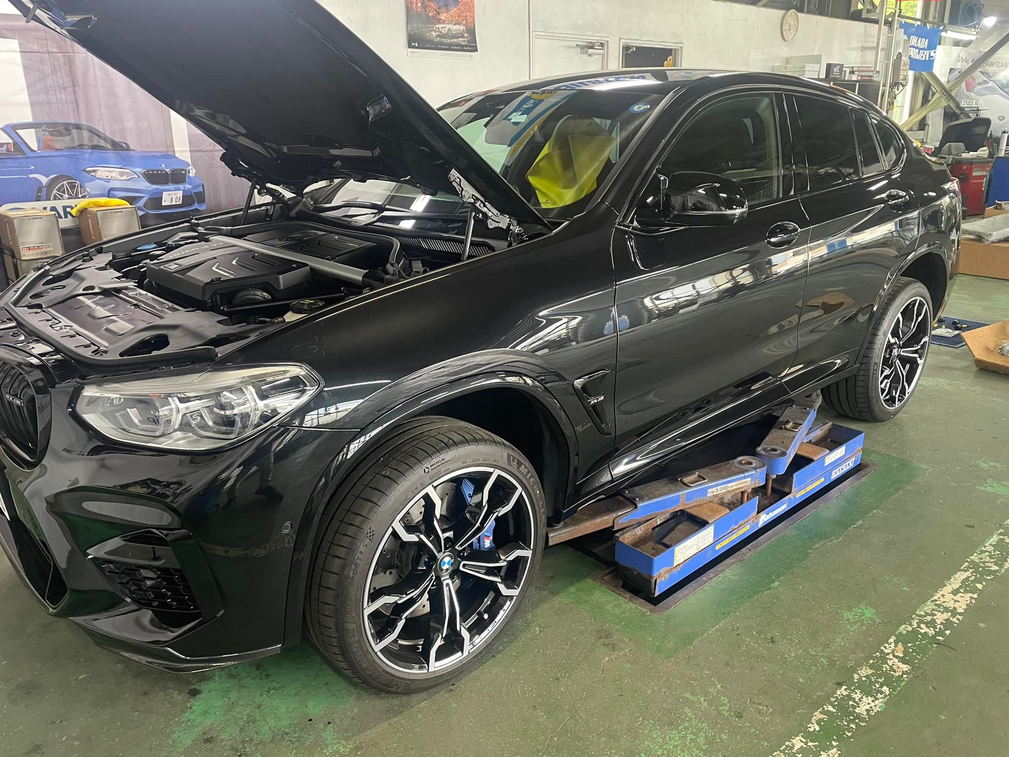 BMW/F98/X4MへAKRAPOVIC＆KW/V3インスト～ル♪ | Studie[スタディ]