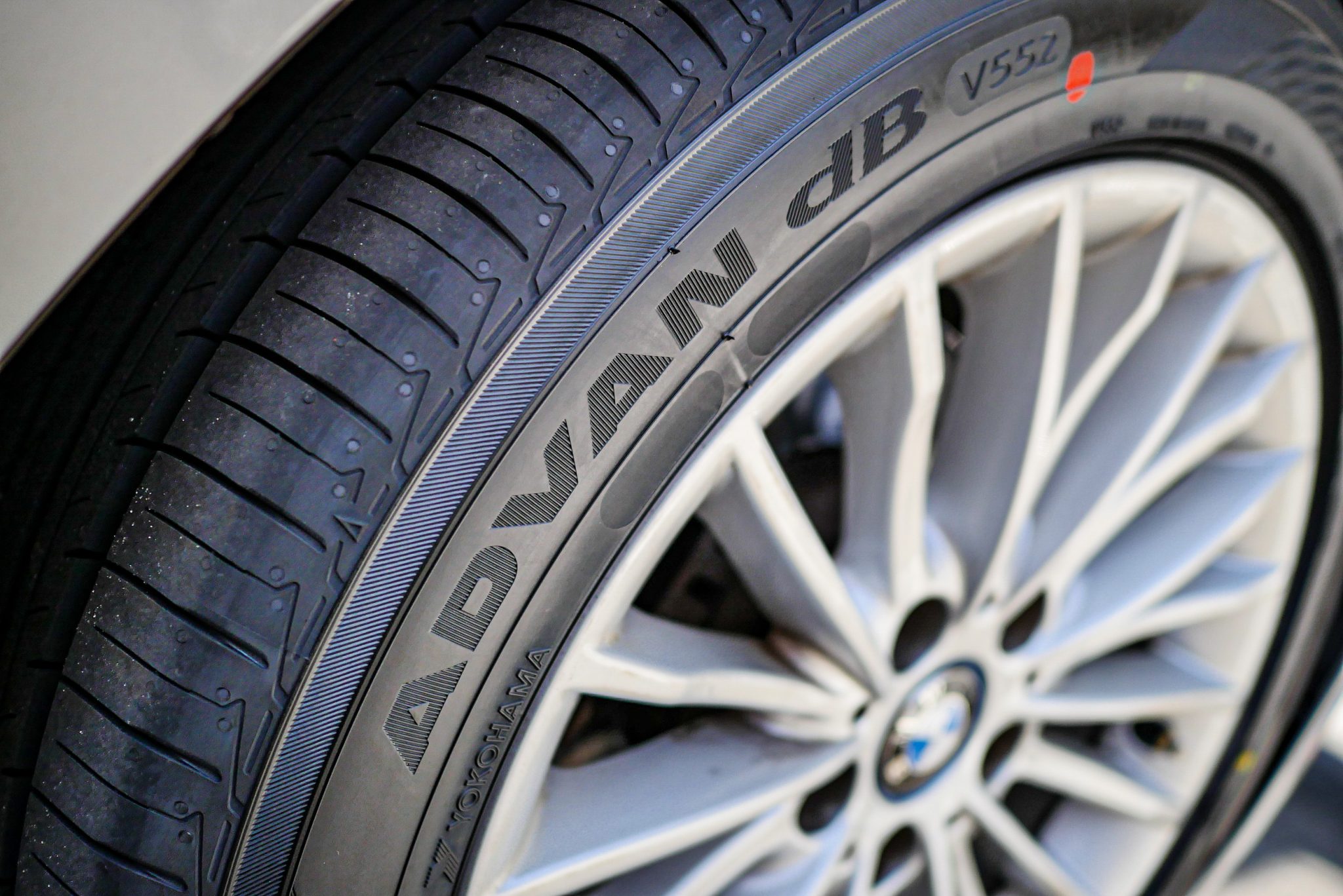 売れてます！BMW純正採用もされているADVANタイヤ！ | Studie[スタディ]