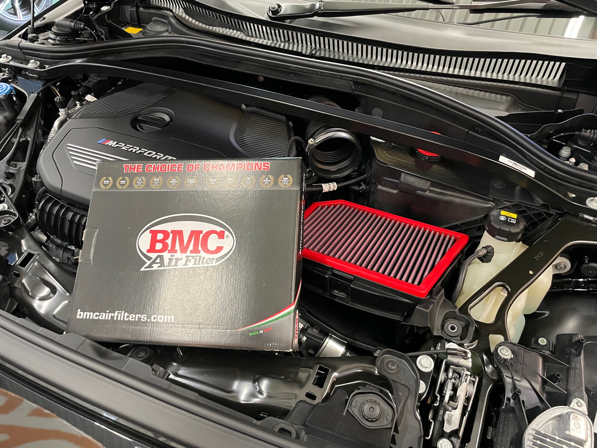 Made in ItaliaなBMCエアフィルターをBMW F44 M235iへ装着です(^_^) | Studie[スタディ]