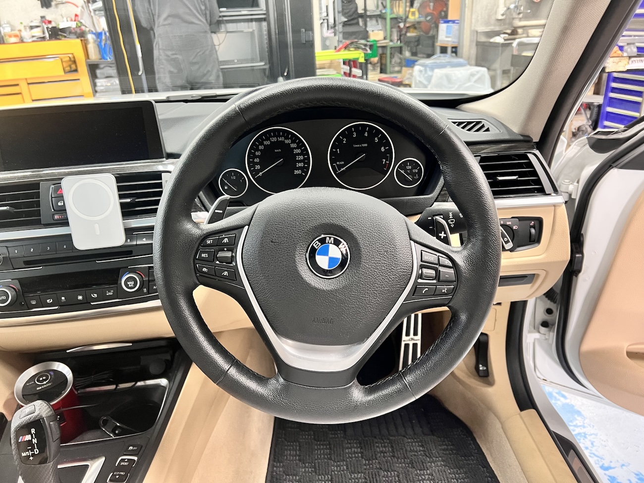 BMWインテリア、シートはRECARO、ステアリングはVERSPIELTで決まりッ！ | Studie[スタディ]