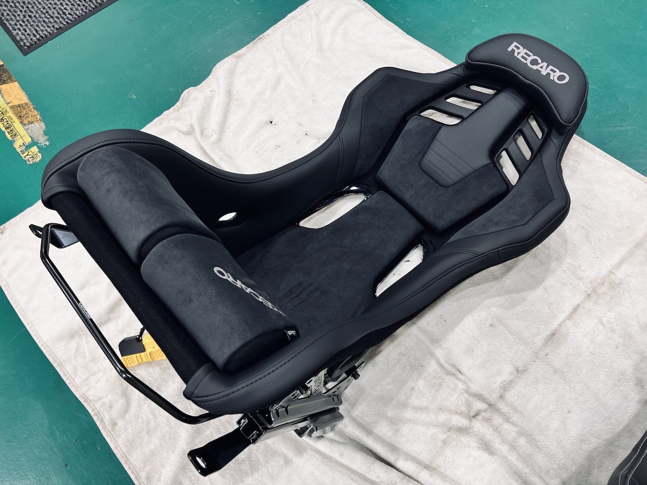 BMW F87M2 RECARO RSSインストール！ジャストフィットッ！！！ | Studie[スタディ]