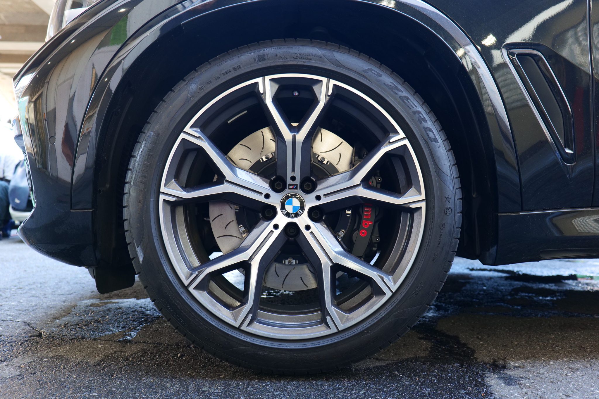 巨体BMWにも応えるブレーキキット！G05 X5にbrembo GTSキットインストール！ | Studie[スタディ]