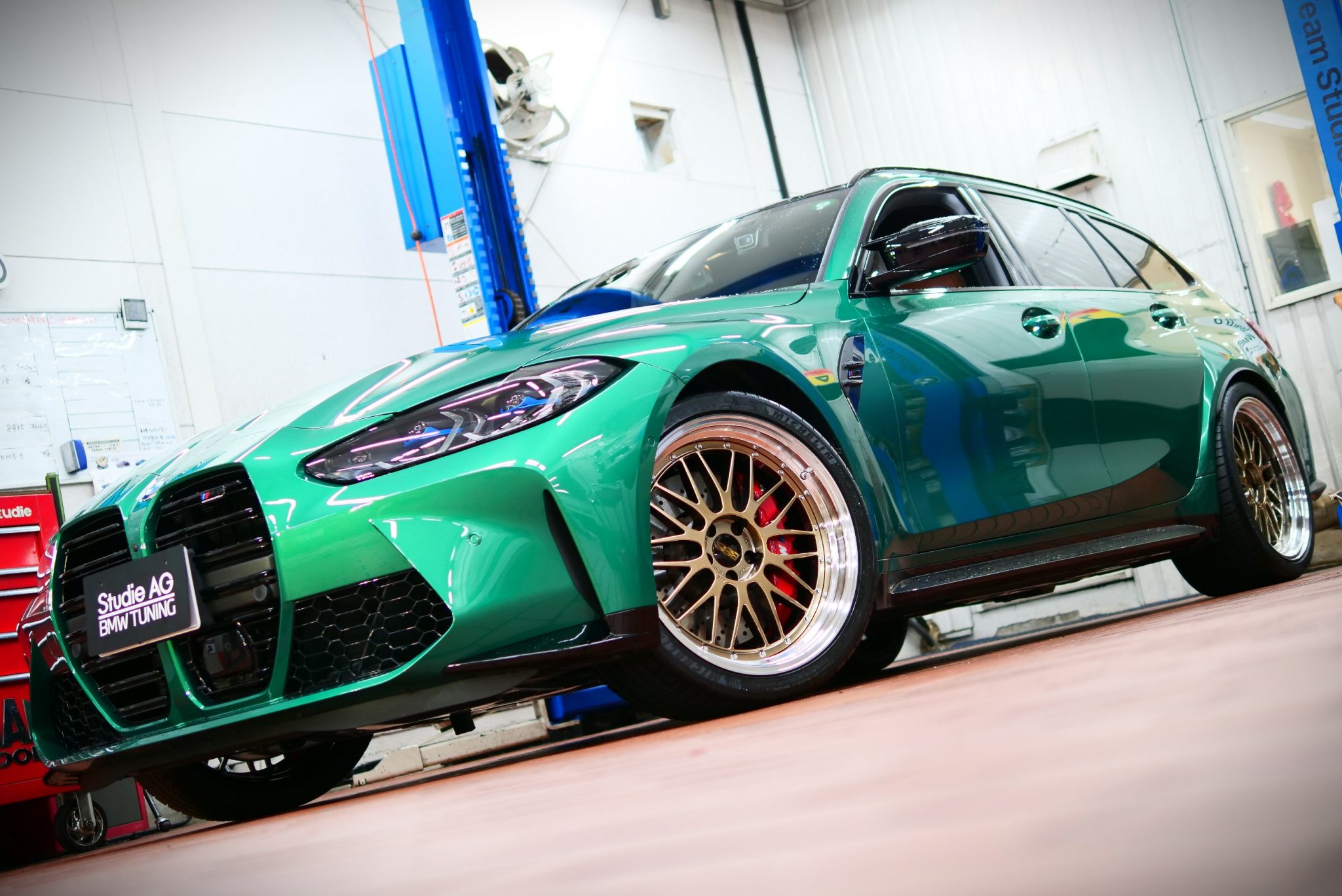 BMW＋BBS LMは永遠のスタンダード！アイル・オブ・マン・グリーンのG81M3にインストール！ | Studie[スタディ]