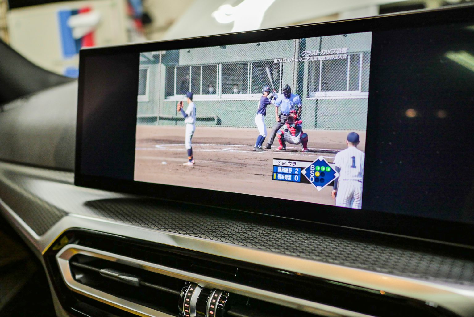 最新iDrive8搭載のBMWでも走行中にTVが見れる便利ITEM♪ | Studie[スタディ]