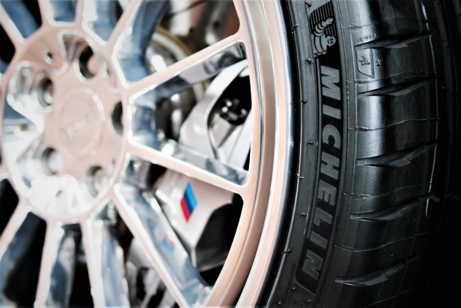 グリップだけじゃない！見た目にも拘るタイヤ選び！あのBMW G29/Z4はやっぱりパイロットスポーツ4Sっ！ | Studie[スタディ]