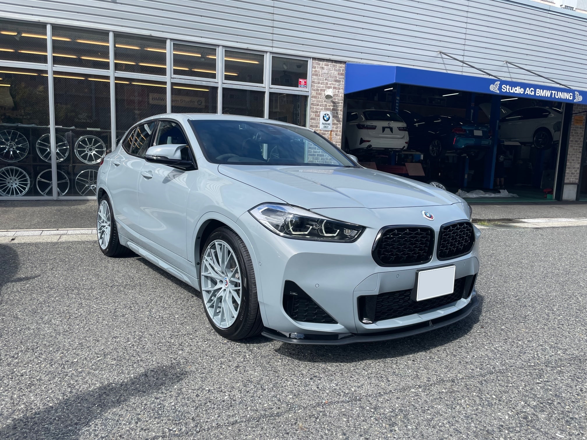 祝！ご納車おめでとうございます。BMW F39 X2 18iとBMWライフを楽しんでくださいませ！ | Studie[スタディ]