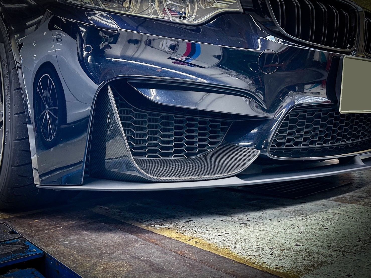 純自然のすゝめ！BMW F80 M3へM Performance Partsなフロントリップスポイラーをインストールっ！ | Studie[スタディ]