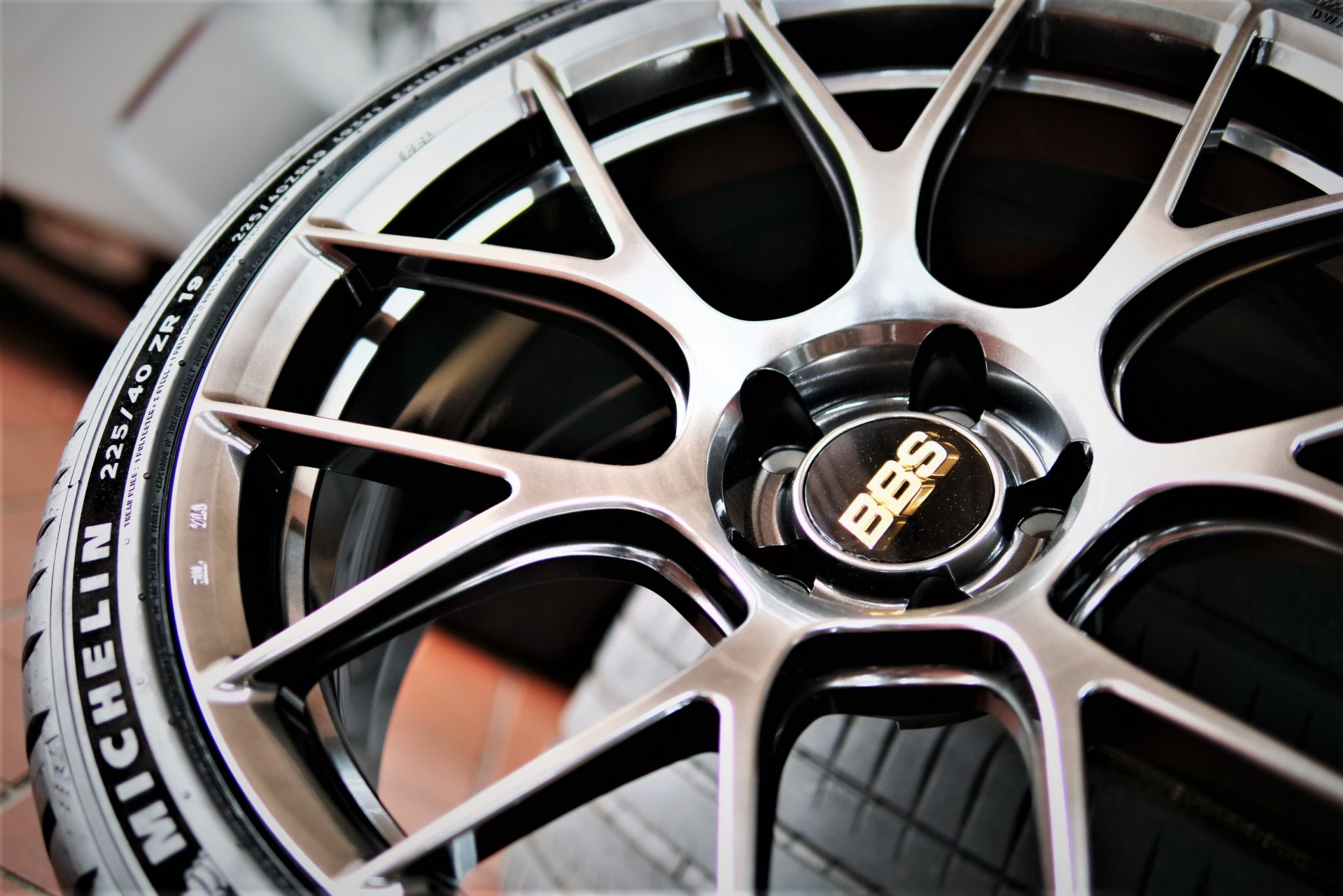 BMW G20/3シリーズに人気の「BBS RE-V7」を「サンダーボルト」で装着～！ | Studie[スタディ]