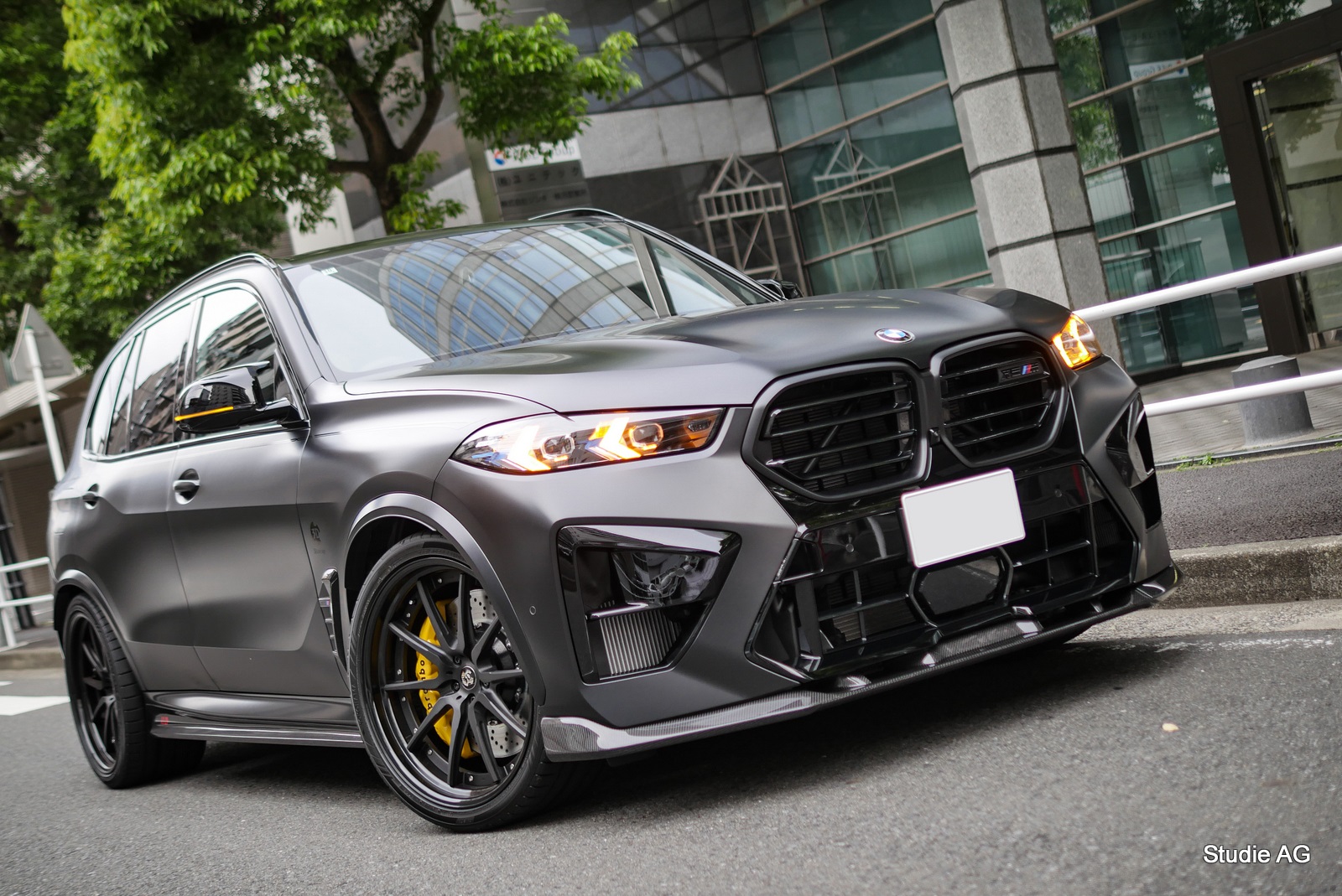 【横浜店 3D Designさん】早速登場のLciモデル用！迫力満点なBMW F95 X5M Competition | Studie[スタディ]