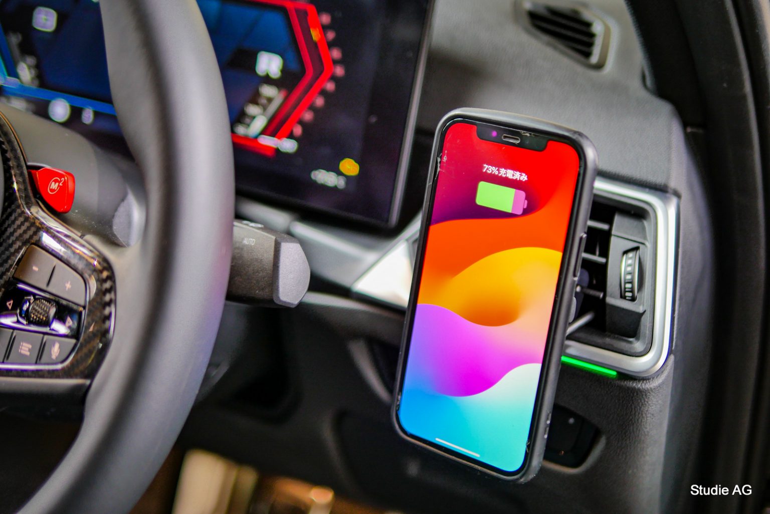 超便利♪BMWにスマート装着！Airput電動吸盤式充電スタンド(*^^)v | Studie[スタディ]