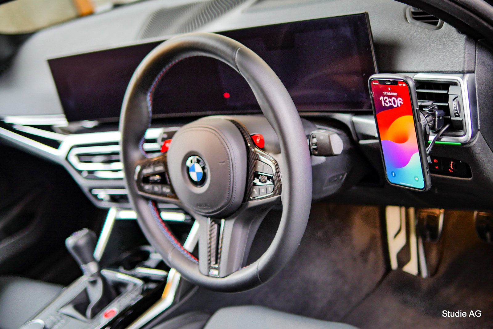 超便利♪BMWにスマート装着！Airput電動吸盤式充電スタンド(*^^)v | Studie[スタディ]