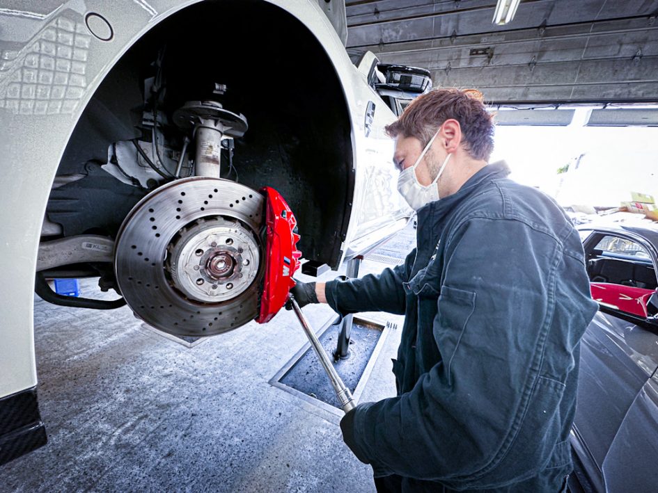 BMWのサーキット走行のお供に！DIXCEL Zタイプブレーキパッドのご装着です♪ | Studie[スタディ]