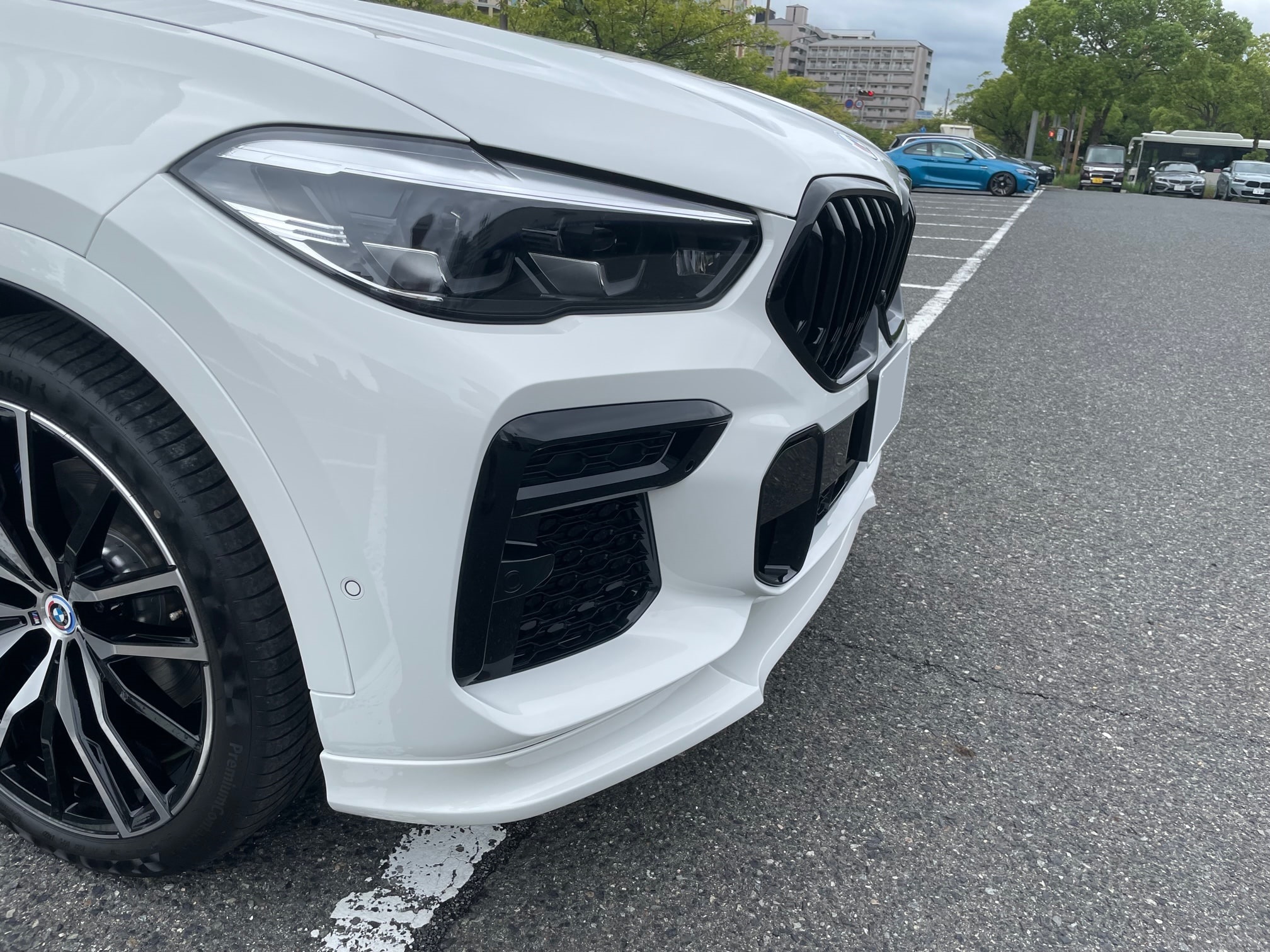 HAMANN フロントスポイラーをBMW G06 X6 35dへ！ | Studie[スタディ]