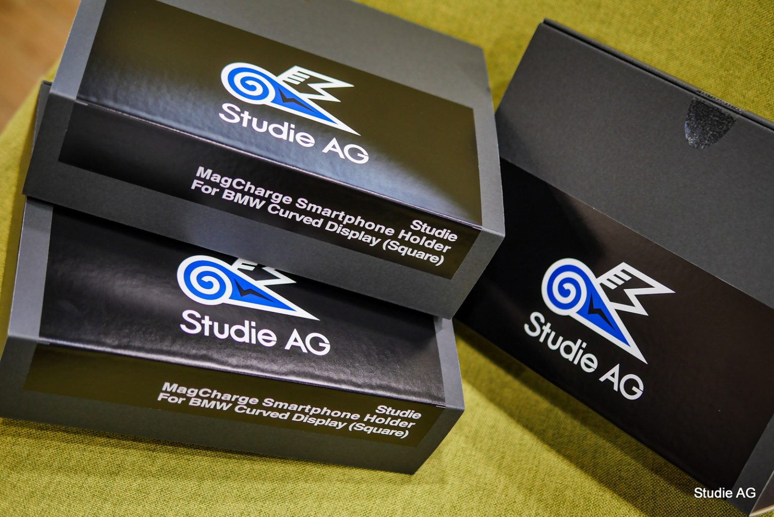 New！！MagCharge Smartphone Holder for BMW Curved Display (Square)発進♪ | Studie[スタディ]