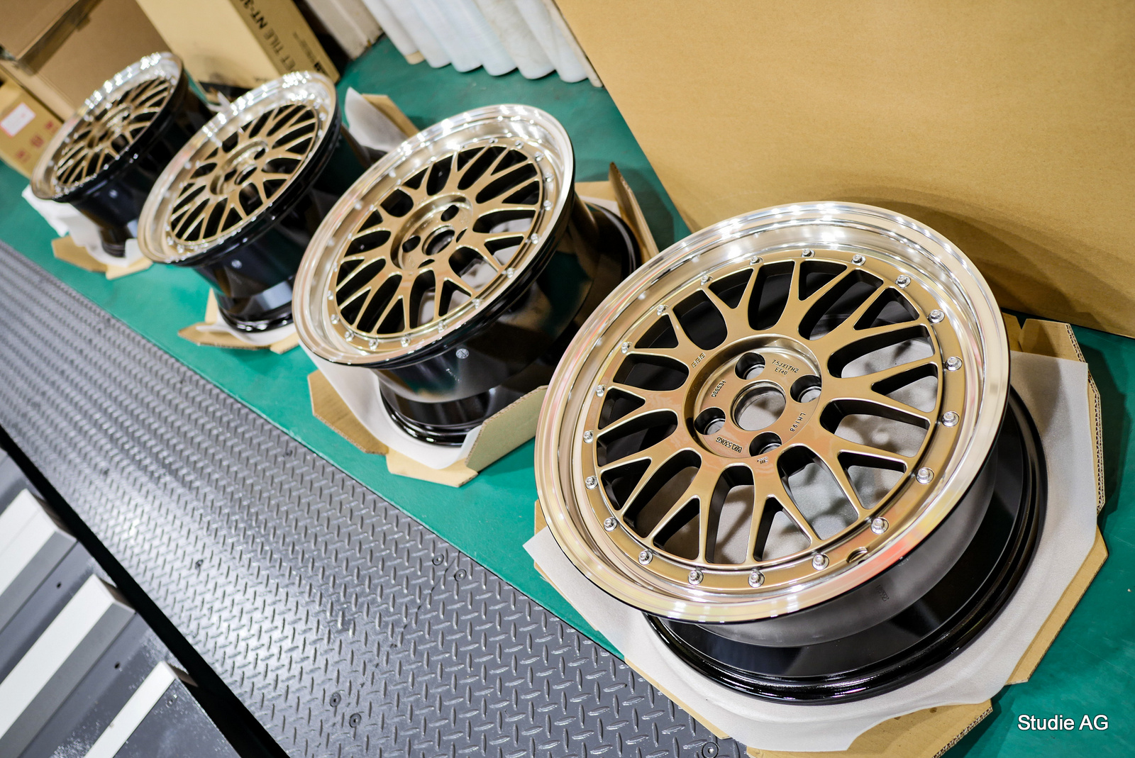 年末までの期間限定販売中なBBS LM30周年カラーをMINI R59 JCWに(*^^)v | Studie[スタディ]