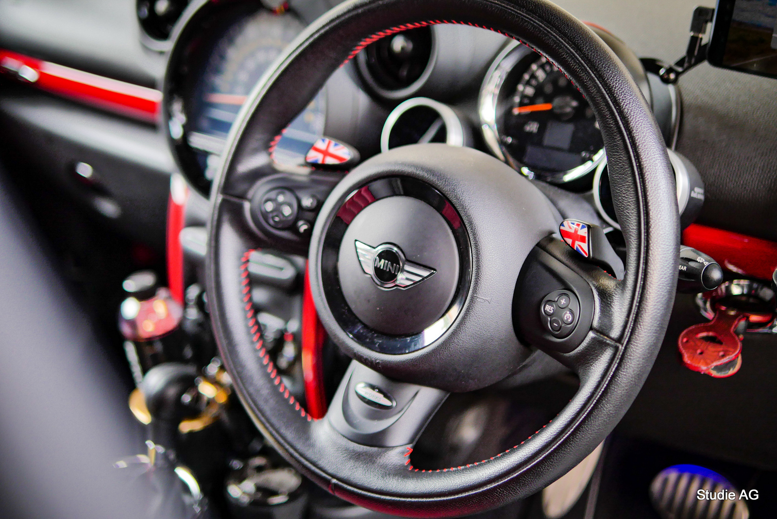 MINI R60に便利機能を追加♪現行モデル以外もお任せ下さい(*^^)v | Studie[スタディ]