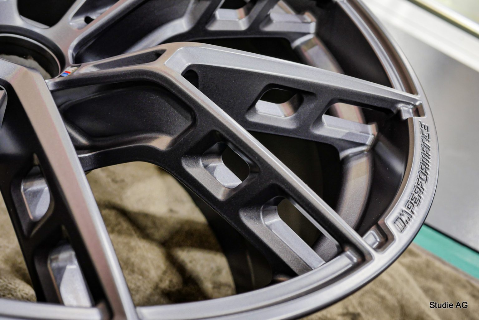 BMW M PERFORMANCE 963M WHEELをG87 M2へ(^_-) | Studie[スタディ]