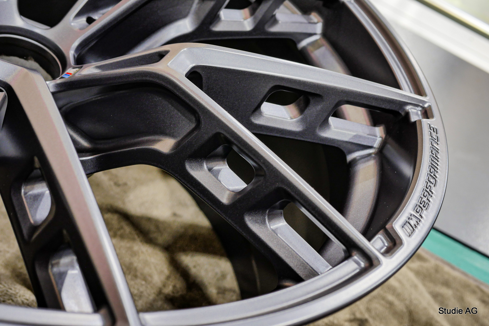 BMW M PERFORMANCE 963M WHEELをG87 M2へ(^_-) | Studie[スタディ]
