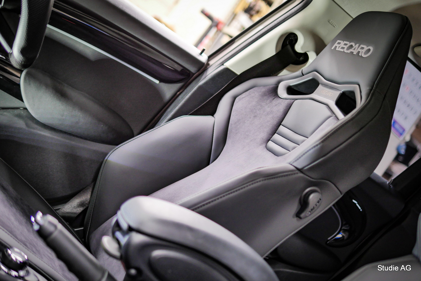 2脚揃える存在感と満足度♪MINI F55にRECARO SR-C投入ー！ | Studie[スタディ]