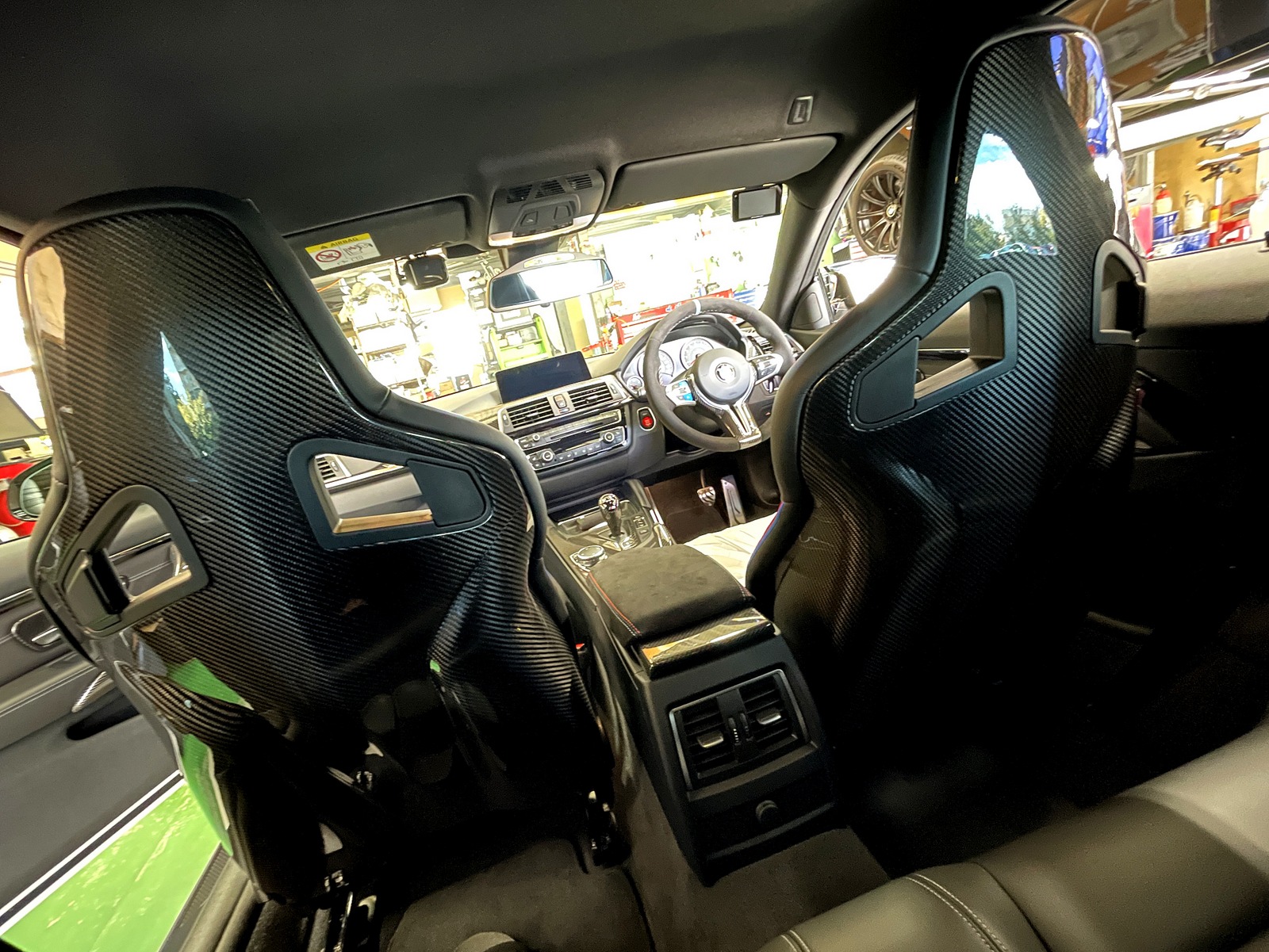 BMW F82 M4のカッコいいRECAROシートを更に男前に！ | Studie[スタディ]