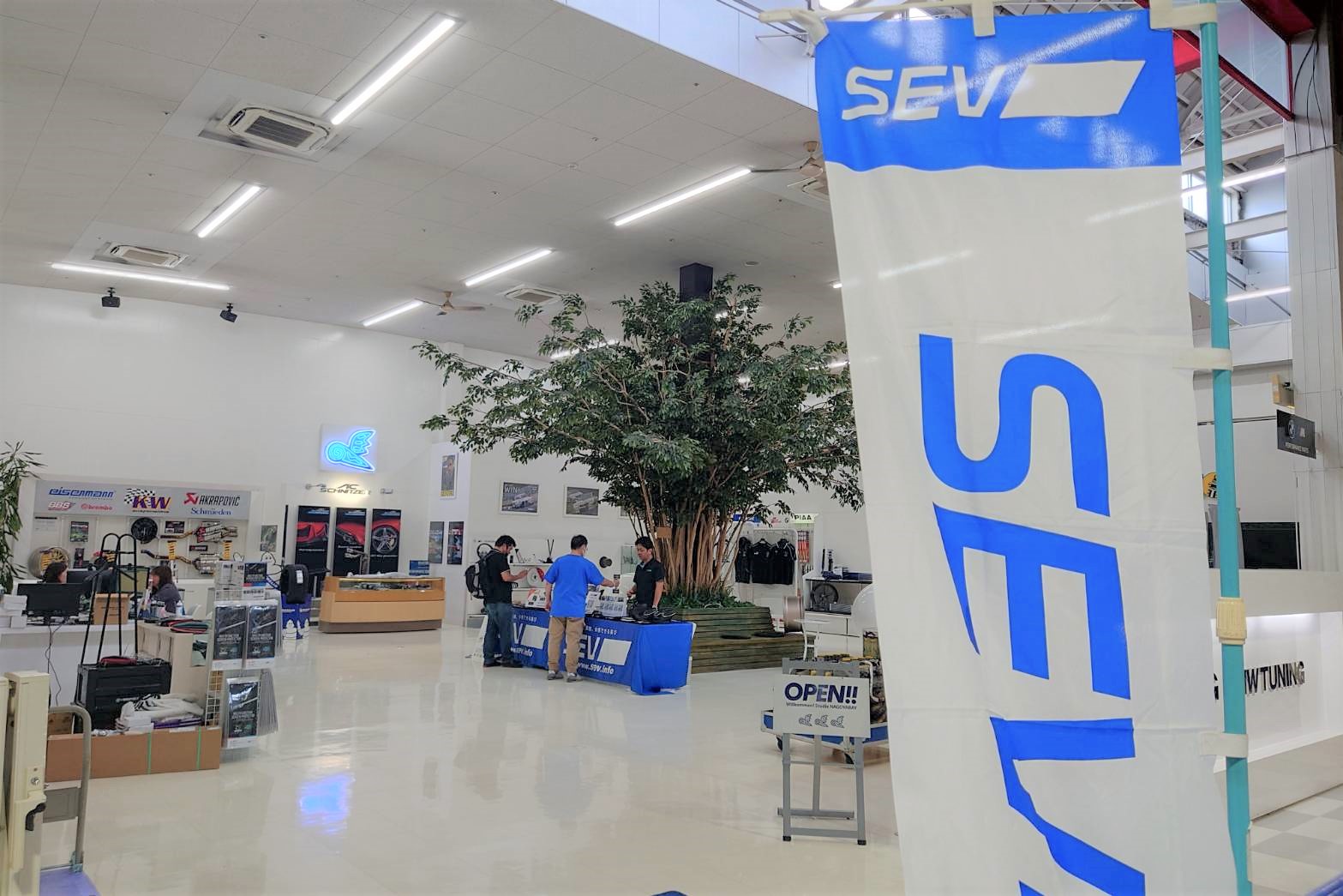 SEVイベント初日は、沢山のBMWオーナー様のご来店で大盛況っ!!そして、明日も引き続きイベント開催です♪ | Studie[スタディ]