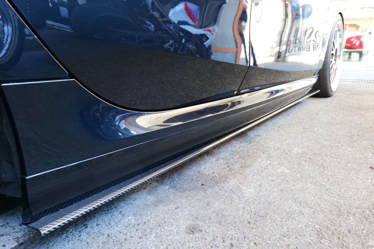 Stompin’Ark(ストンピンアーク)の汎用スポイラーでBMW F44のサイドスカート！ | Studie[スタディ]