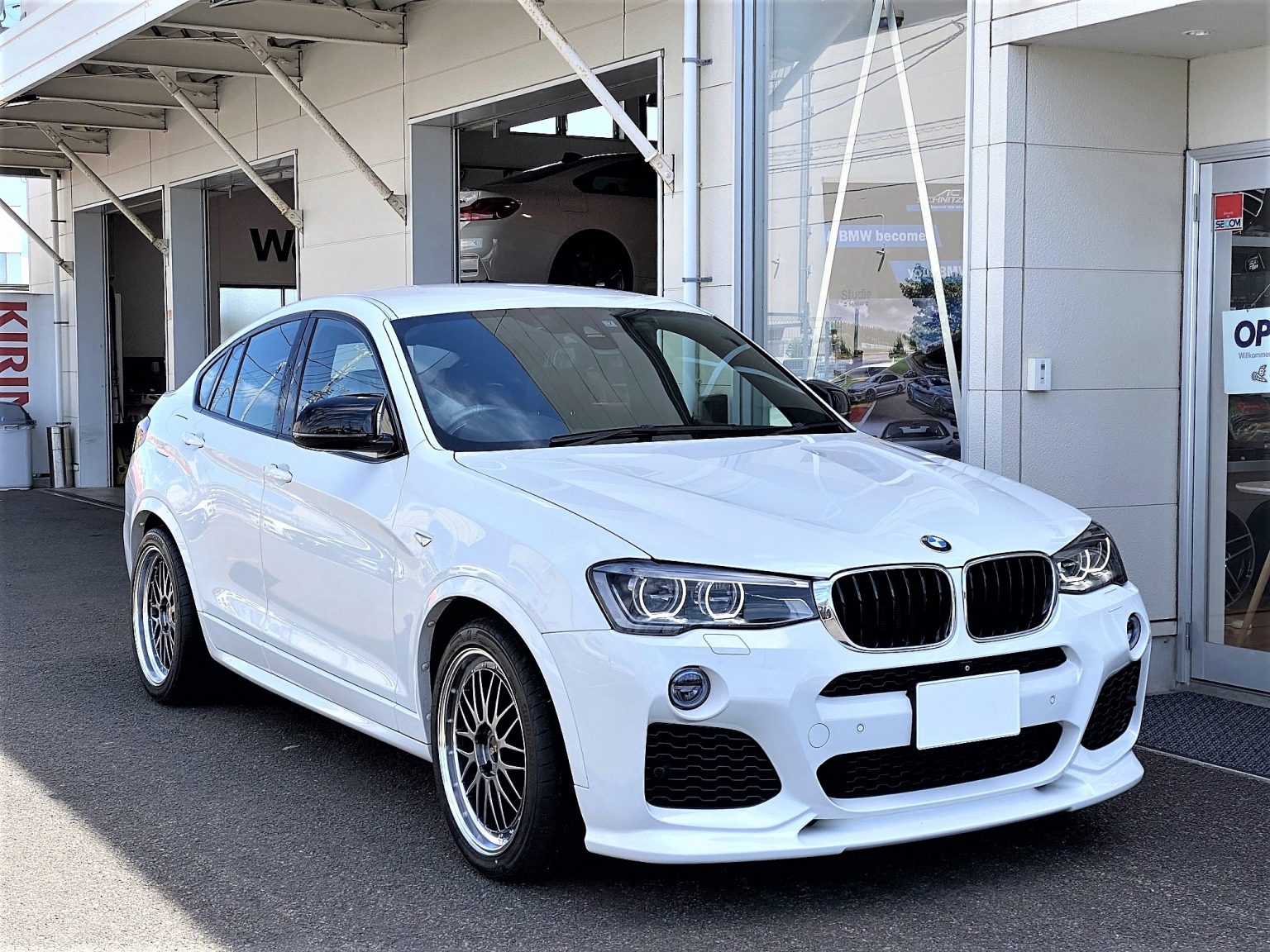 【仙台店 Nさん】仕様変更で雰囲気激変!!渋さを増したBMW F26 X4!! | Studie[スタディ]