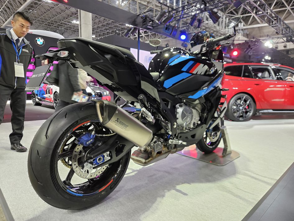 今年のM Performanceパーツにも興味津々！ NEW M5も登場で大迫力なBMW JAPANブース | Studie[スタディ]