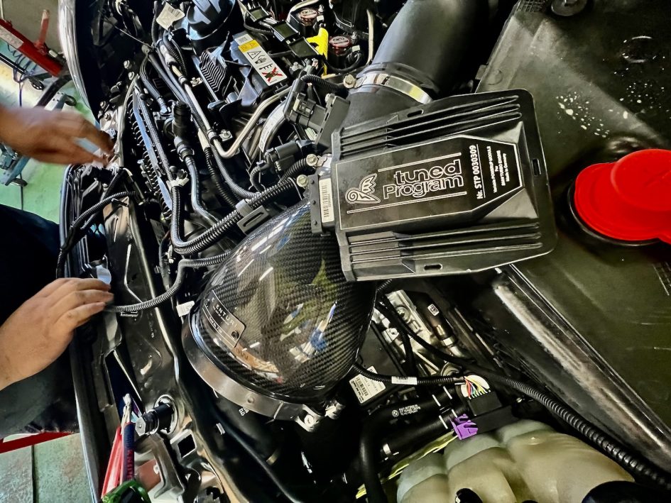 BMW MINIチューニングッ！StudieオリジナルブーストアップモジュールSTP3＆EVENTURIカーボンインテーク | Studie ...