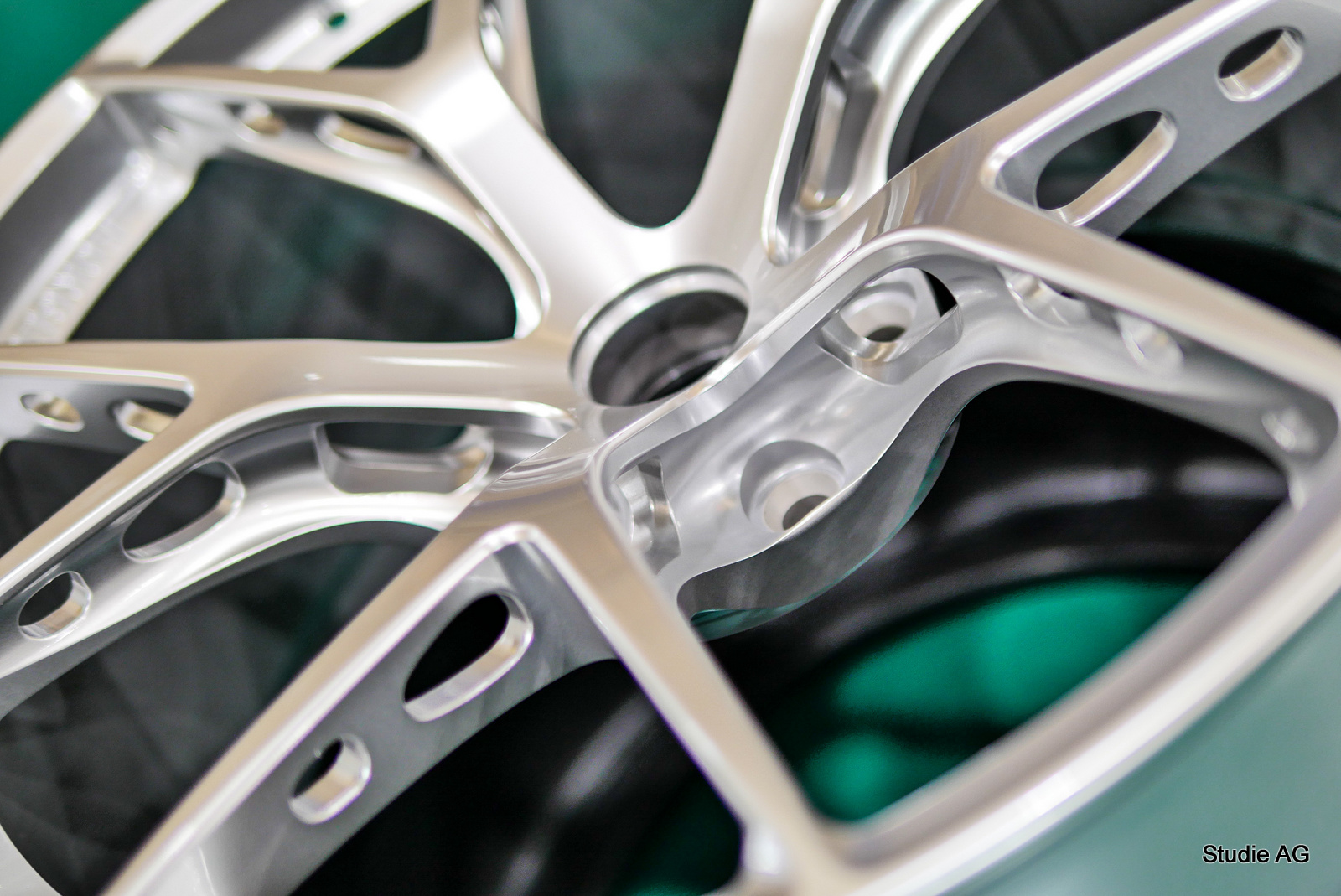 BBS FI-R EVO + BMW G87M2！！ | Studie[スタディ]