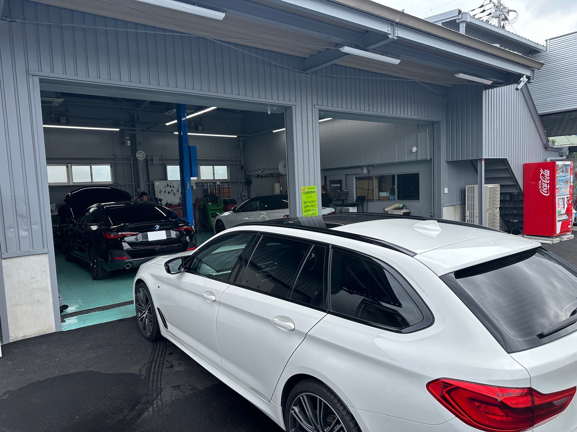 新しくなったStudieAG神戸店へこちらも新しくなったU25 MINI CountrymanJCWのご来店(^_^) | Studie[スタディ]