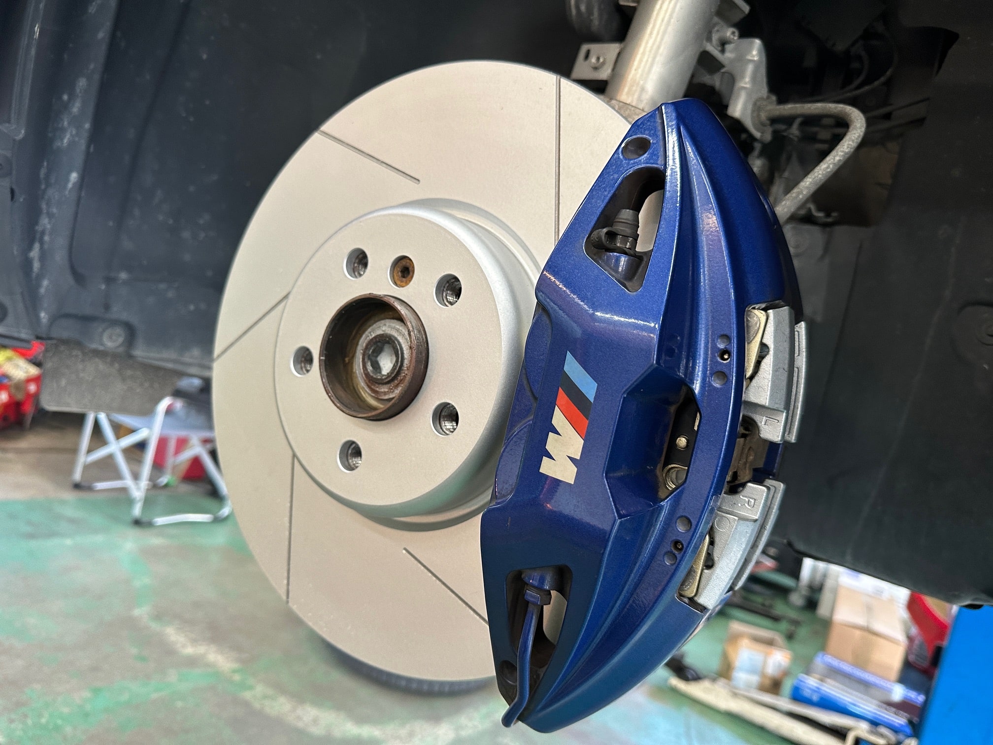 カックンブレーキにGoodbye(^_^)洗車も楽ちんStudieオリジナルSR4低ダストブレーキパッドで快適ドライブ！ | Studie[スタディ]