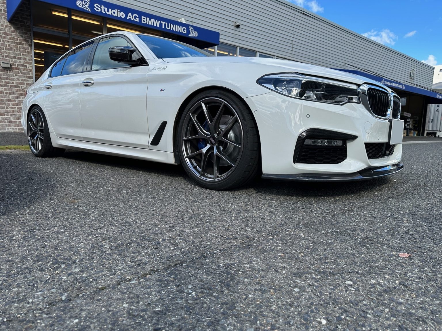 DIXCEL SDローター＆Studie SR4低ダストブレーキパッドをBMW G30 530iへ！ | Studie[スタディ]