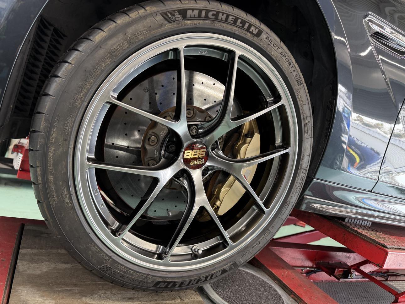 驚異の軽さ！魅惑の走行フィールBBS RI-DをBMW F06 M6へ(^_^)/ | Studie[スタディ]