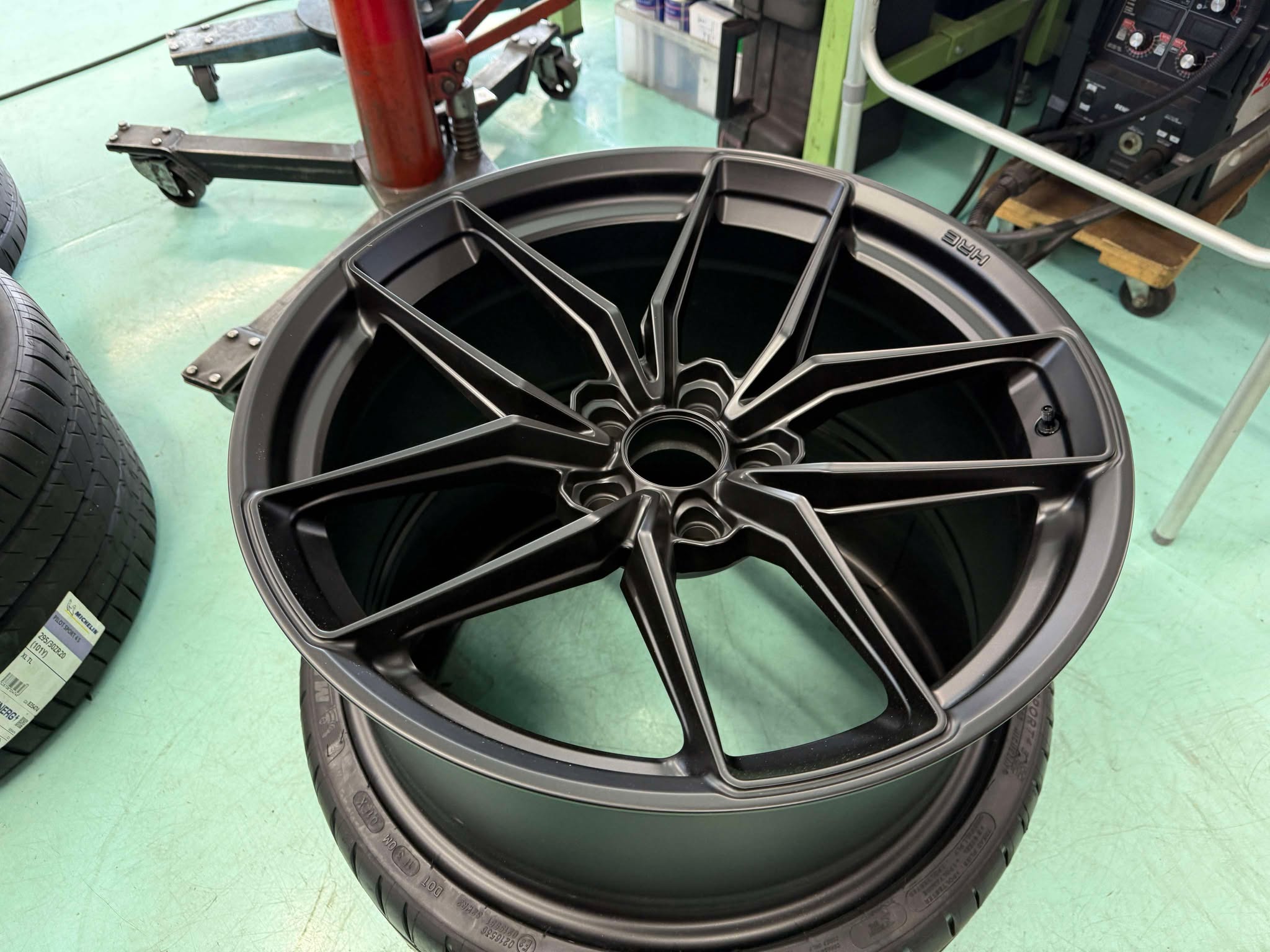 昨年移転のスタディ神戸店は2025年もBMWと関西を盛り上げてまいります(^_^)/ | Studie[スタディ]