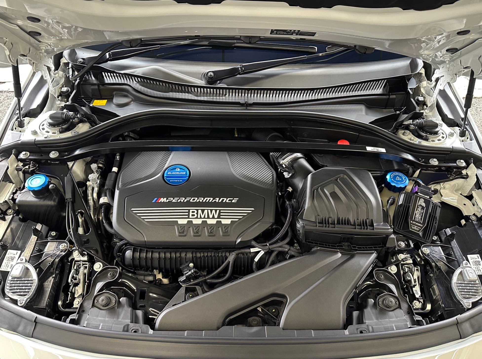 BLACKLINE Performanceのアルミニウム・ビレット・キャップをBMW F40 M135iXへ！ | Studie[スタディ]