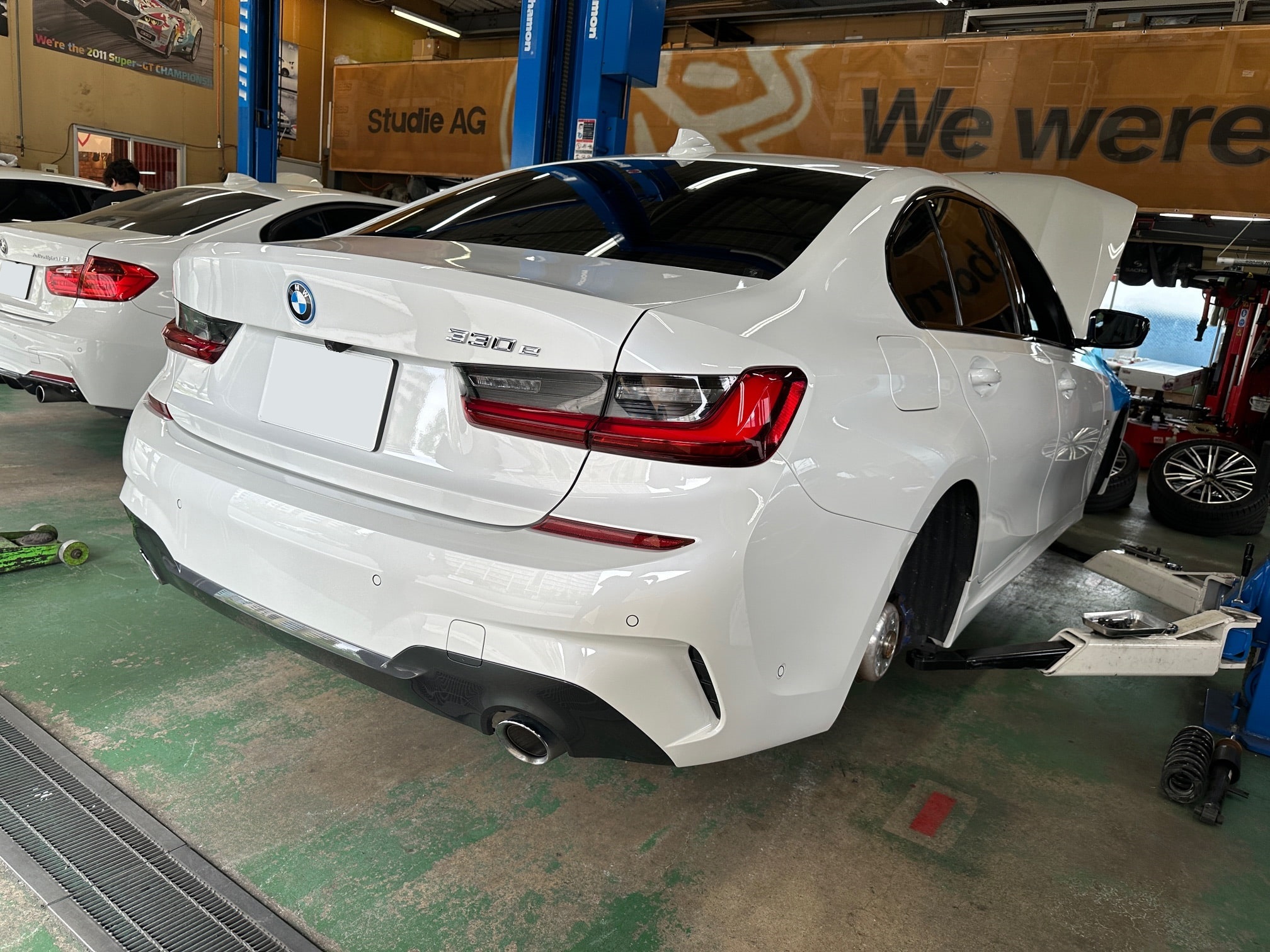 BMW G20 330eもカスタマイズ！ KW V3とTWS RS317ホイールでCoolな仕上がりに(^_^) | Studie[スタディ]