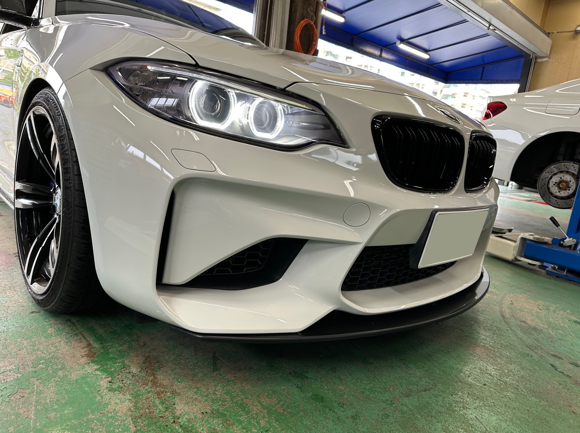 BMW F87 M2へLIGHTWEIGHT Performance フロントスポイラー装着です！ | Studie[スタディ]