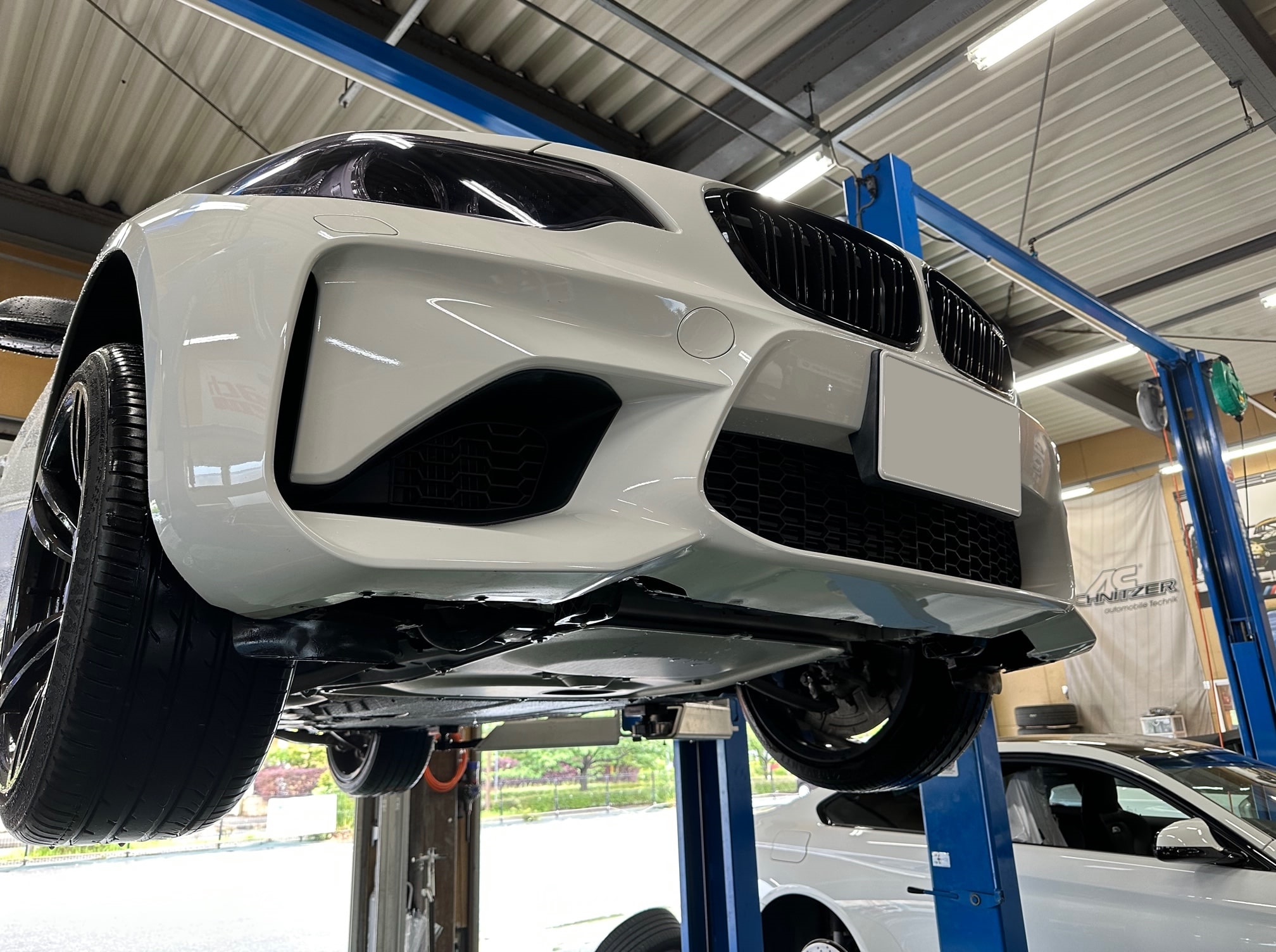 BMW F87 M2へLIGHTWEIGHT Performance フロントスポイラー装着です！ | Studie[スタディ]