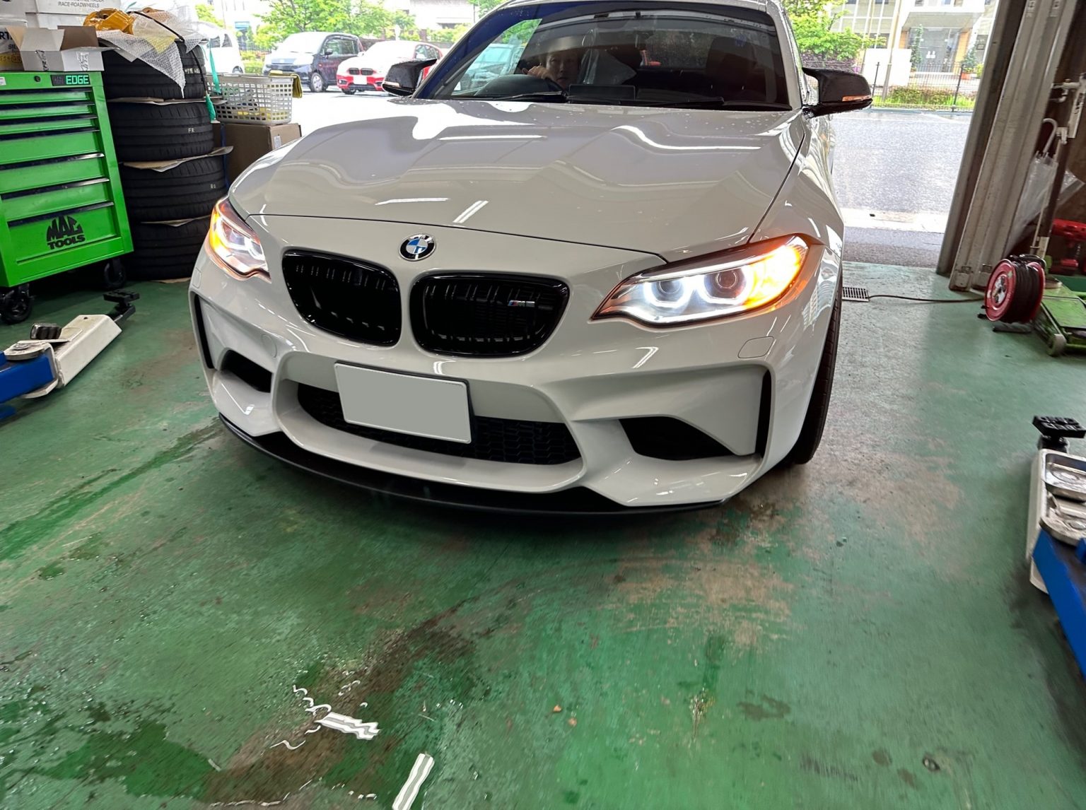 BMW F87 M2へLIGHTWEIGHT Performance フロントスポイラー装着です！ | Studie[スタディ]