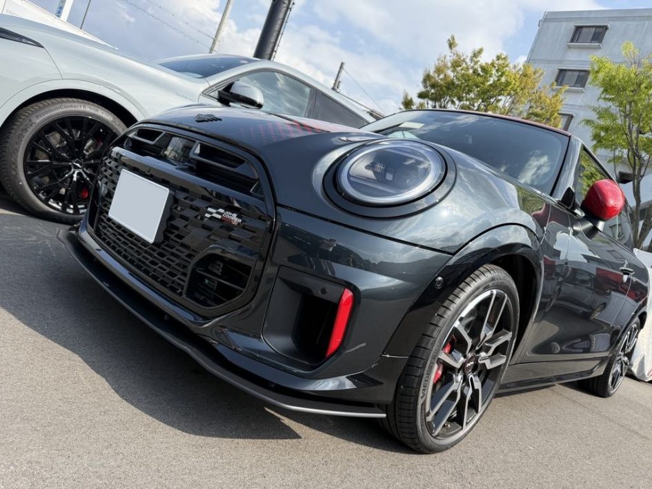 MINI F66 JCWへAC SCHNITZERスポイラーの装着です(^_^) | Studie[スタディ]