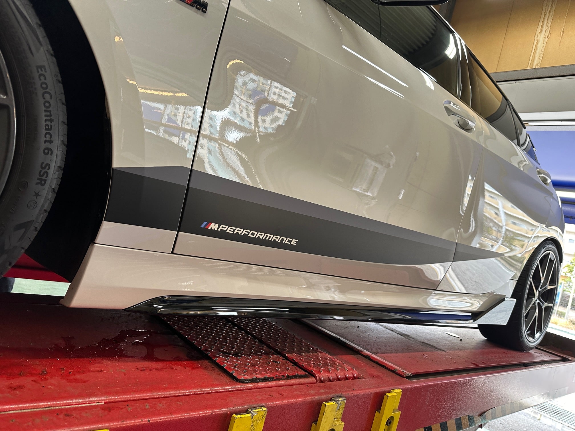 BMW F40 M135iXへM PERFORMANCEアイテム装着です(^_^) | Studie[スタディ]