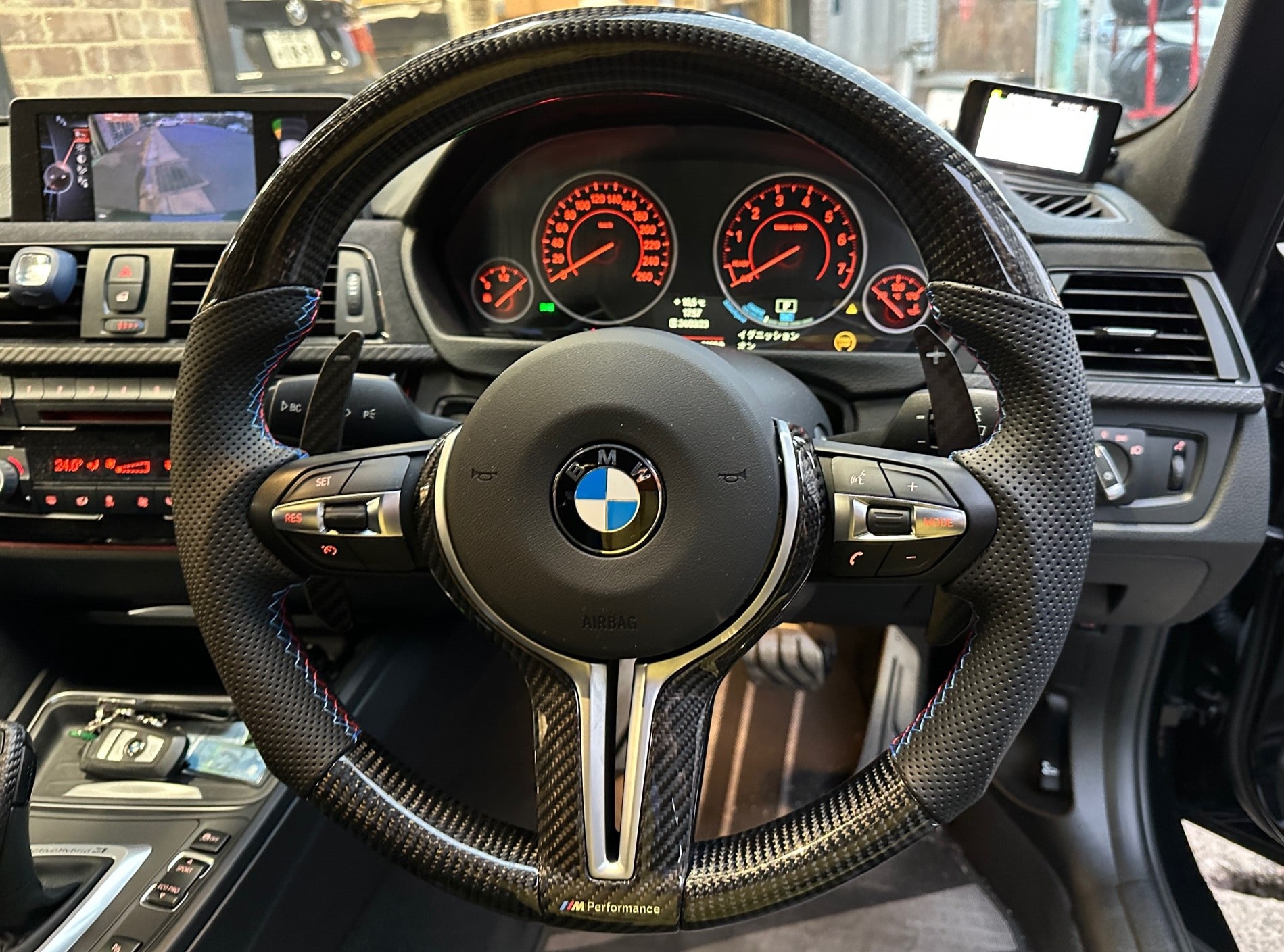 まだまだ間に合います！VERSPIELTカスタムステアリングでBMWと楽しくドライブ！ | Studie[スタディ]