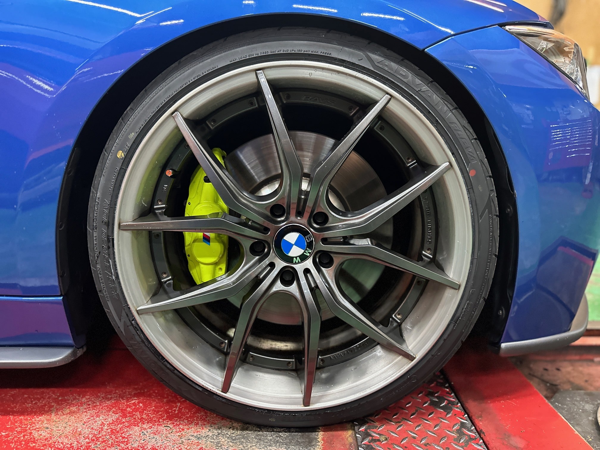 YOKOHAM ADVAN FLEVA V701をBMW F31 328i装着です(^_^) | Studie[スタディ]