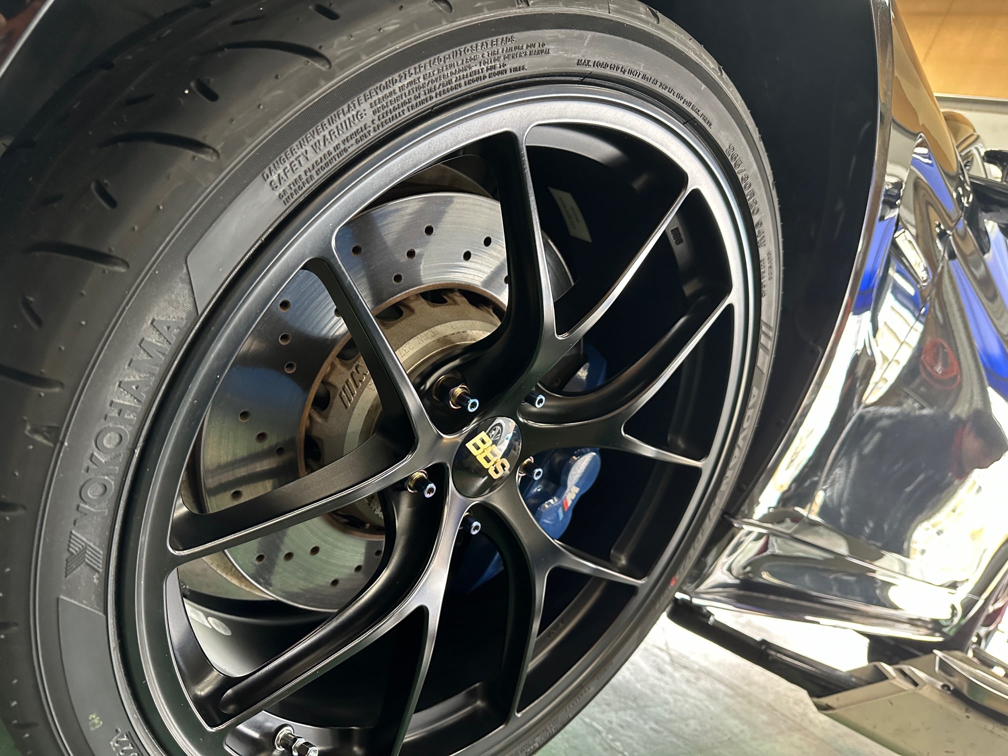 YOKOHAMA ADVAN NEOVA AD09をBMW F82 M4へ装着です(^_^)v | Studie[スタディ]