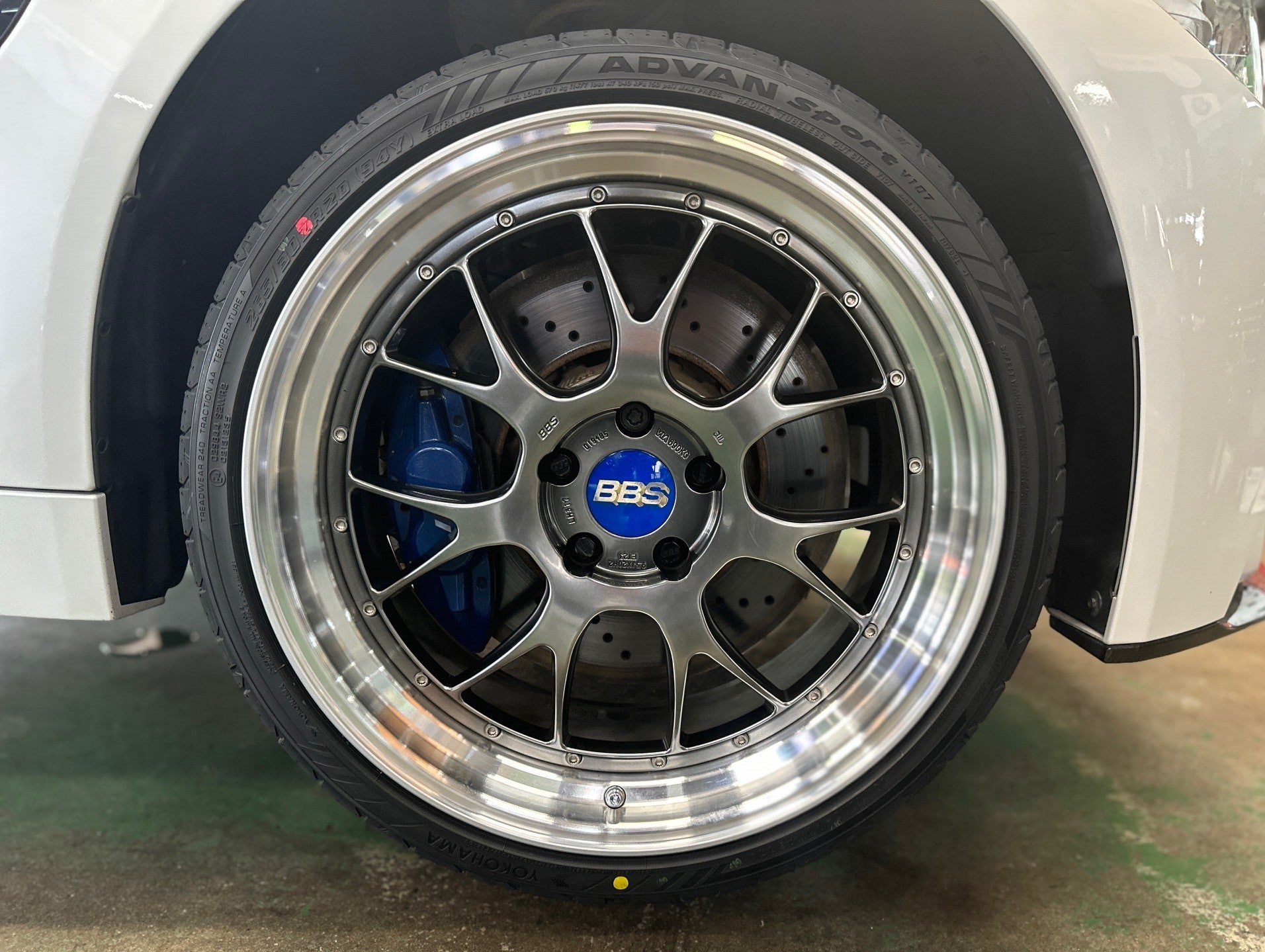 BMW F82 M4にもYOKOHAMA ADVAN Sport V107装着です(^_^)v | Studie[スタディ]