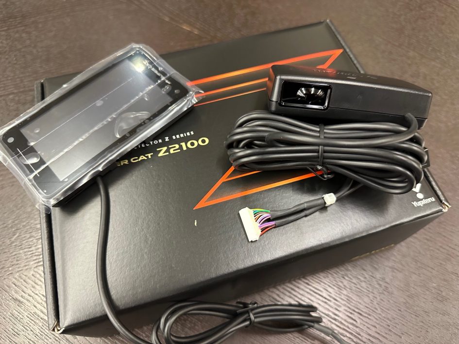 YUPITERU レーダー探知機Z2100をBMW E90LCIへ装着です(^_^) | Studie[スタディ]