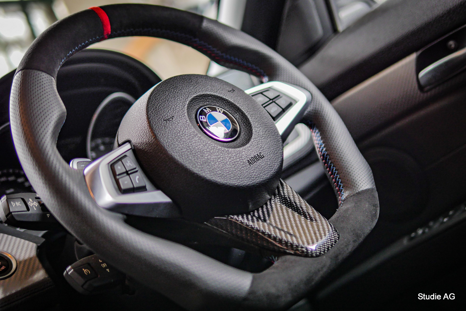 VERSPIELT SPECIAL ORDER仕立てのステアリングをBMW E89Z4に(^_-) | Studie[スタディ]
