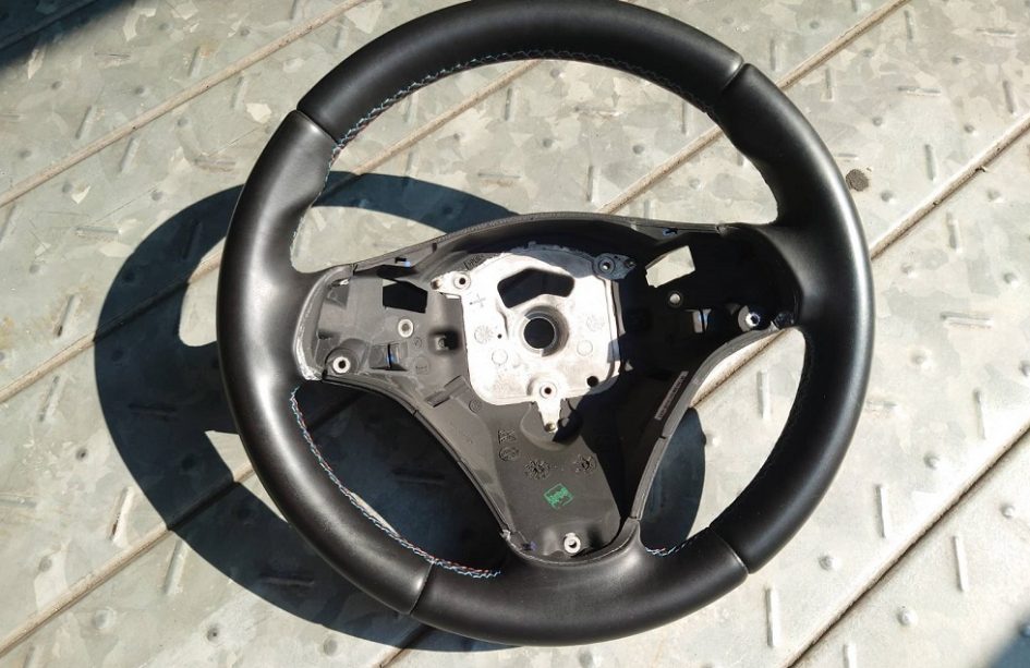 BMW＆MINIオーナー様に人気のVERSPIELTカスタムステアリングをBMW E92M3にご装着～♪ | Studie[スタディ]