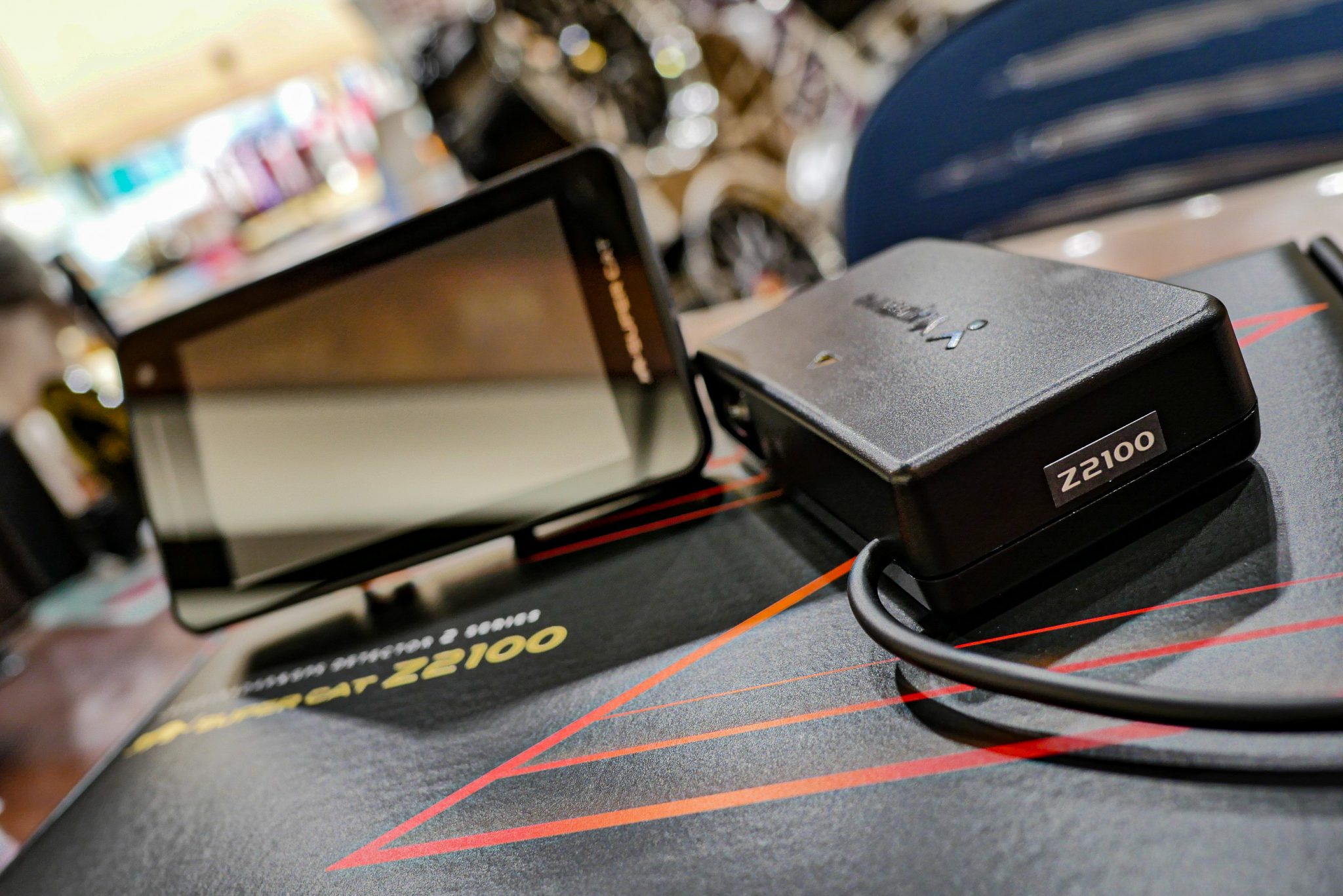 BMWへスマートに装着します(*^^)vYUPITERUの最新レーザー/レーダー探知機！新レーダー波移動オービスMSSS対応のZ2100登場♪ ...